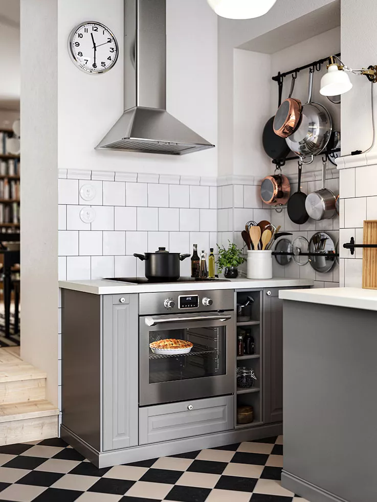 IKEA Puerto Rico - A traditional kitchen built to fit a challenging space